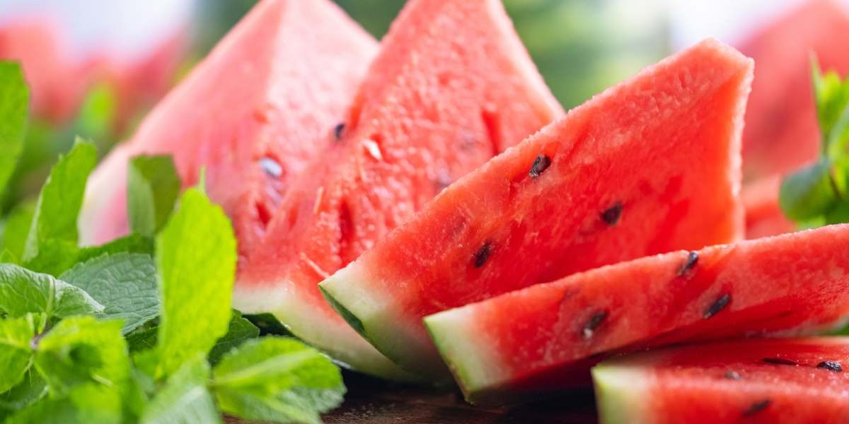 6 Benefits of Watermelon (and Full Nutrition Facts) - Nutrition Advance